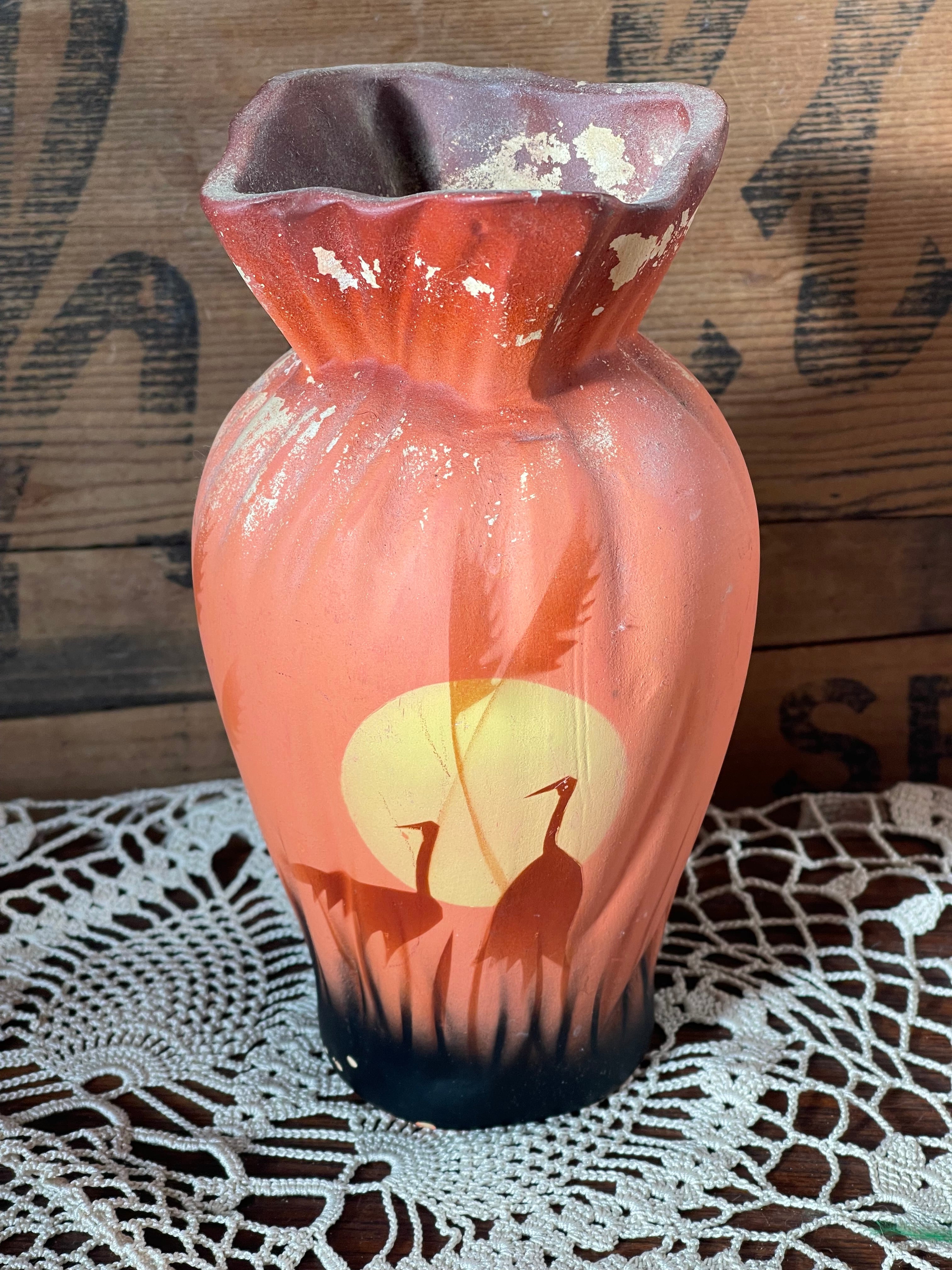 1930s Chalkware Sunset Vase – Hand-Painted Australian Souvenir – Kitten ...